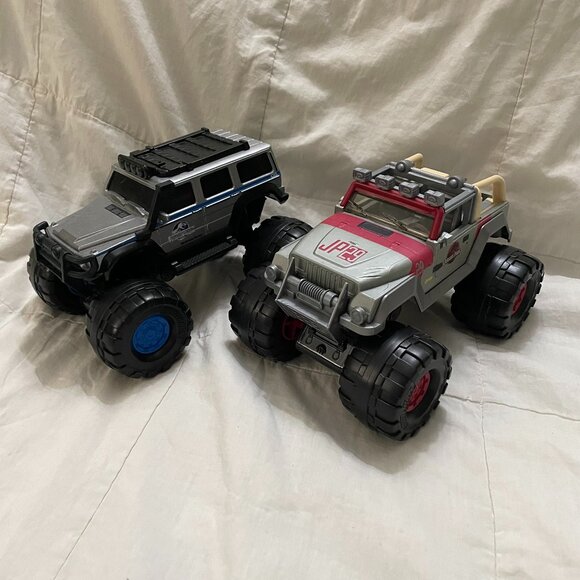 Jeep | Toys | Jeep Set Of 2 Jurassic Park Jurassic World | Poshmark